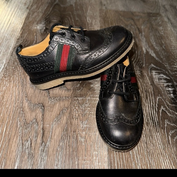 Gucci | Shoes | Gucci Black Leather Kids Brogues With Red And Green ...